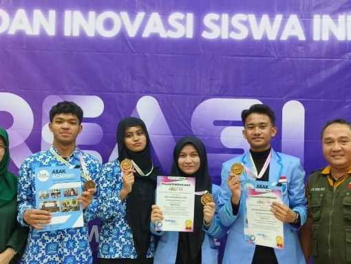 Tim Riset MAN Insan Cendekia Kota Palu Mengukir Prestasi di Ajang ...