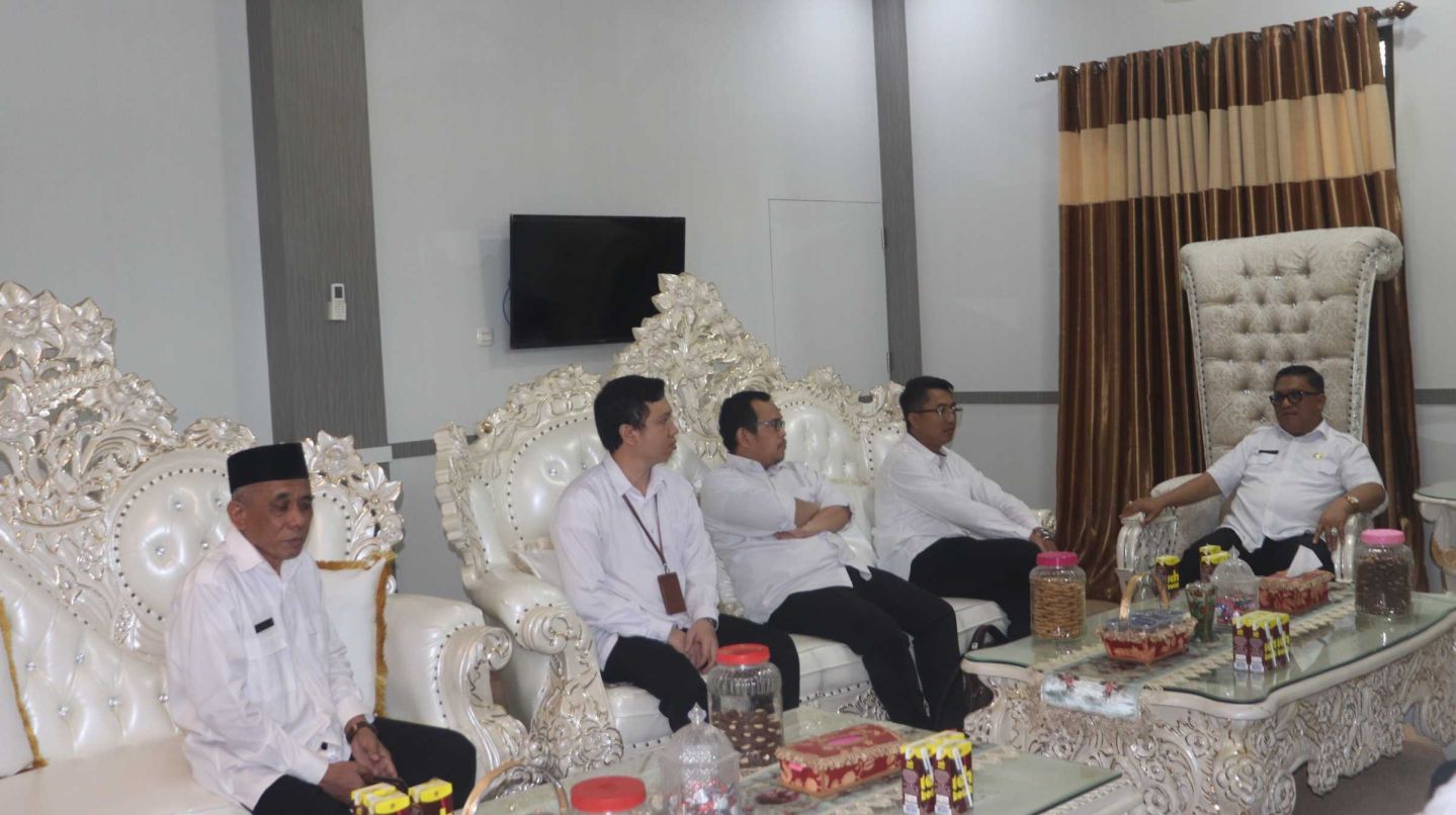 Kakanwil Kemenag Sulteng Menerima Kedatangan Tim Itjen Kemenag RI - Photos