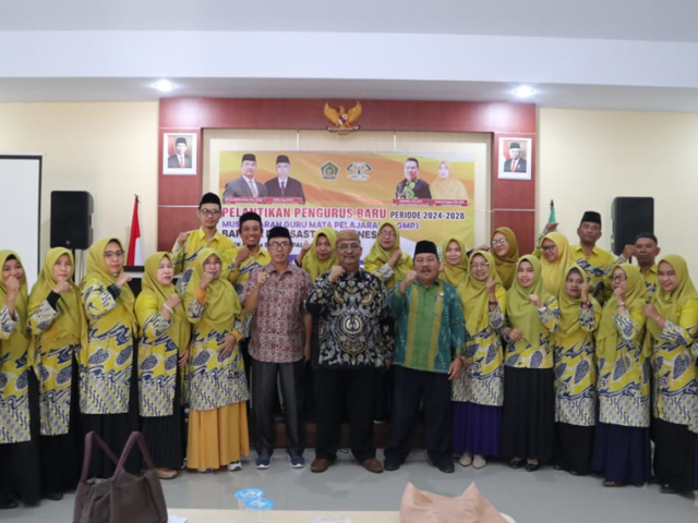 Pengukuhan Pengurus MGMP Bahasa Indonesia: Ajang Peningkatan Kompetensi ...